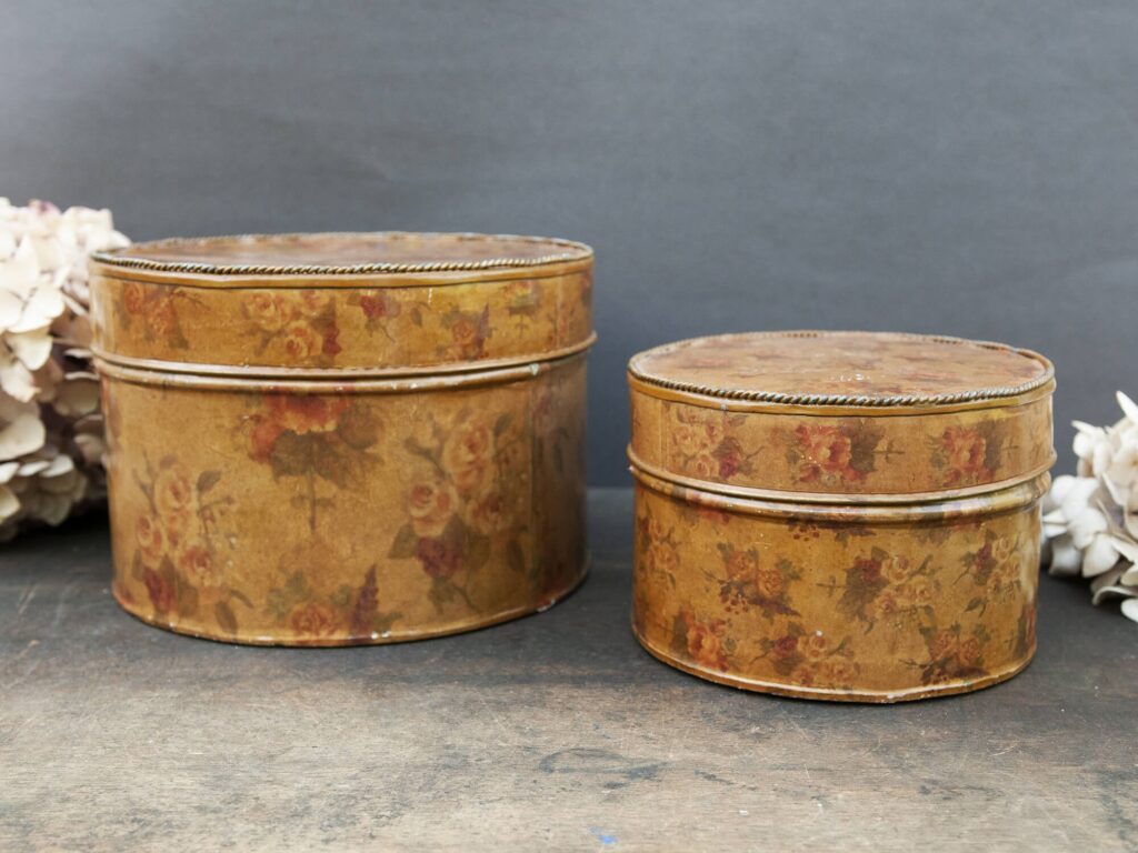 Vintage French round tin boxes with floral pattern - Brocante Ma Jolie