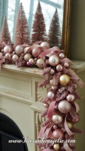 15 Pink Christmas Ideas That Are Just Too Pretty to Resist - Brocante ...
